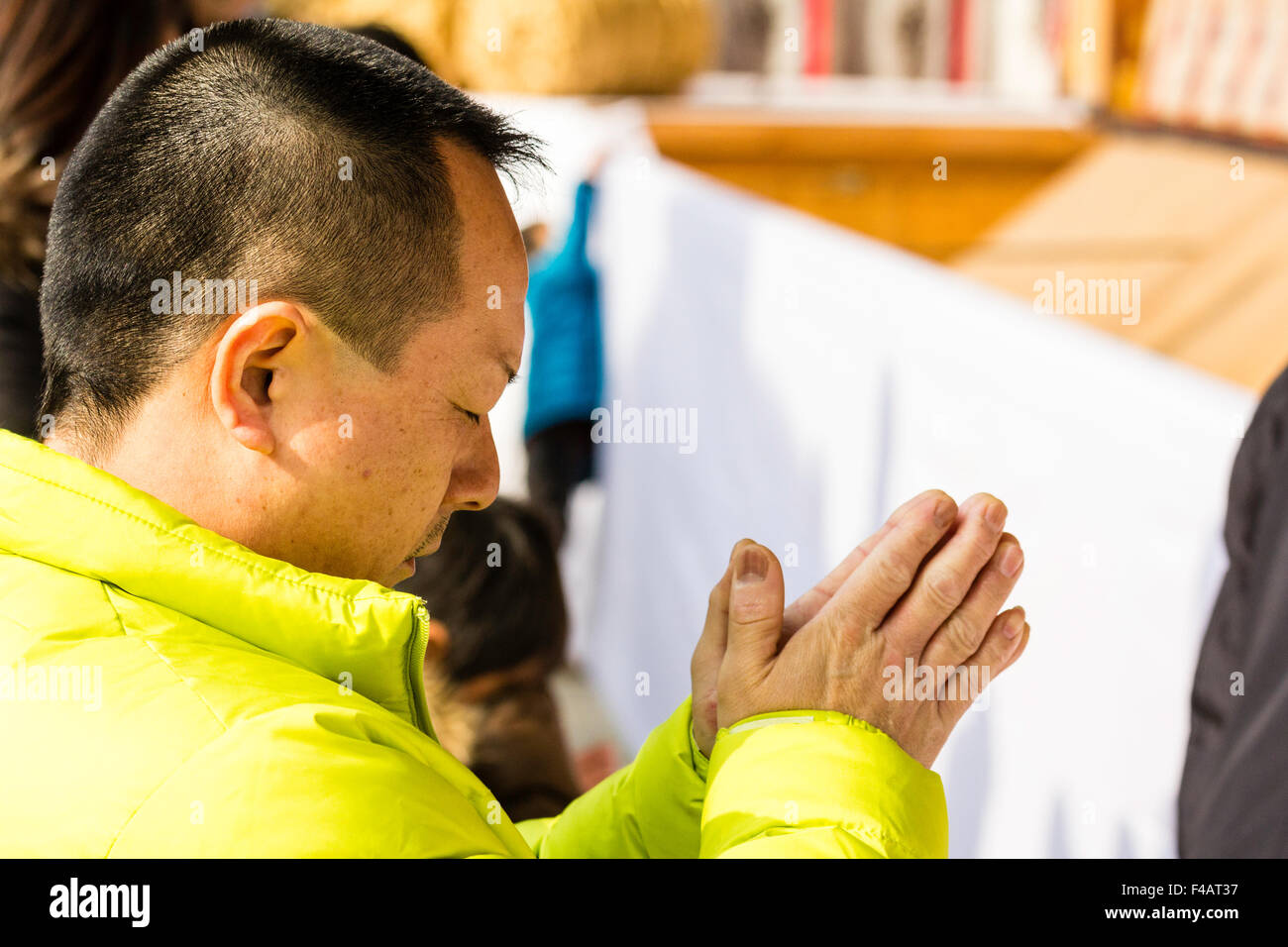 Japanese man praying hi-res stock photography and images - Alamy