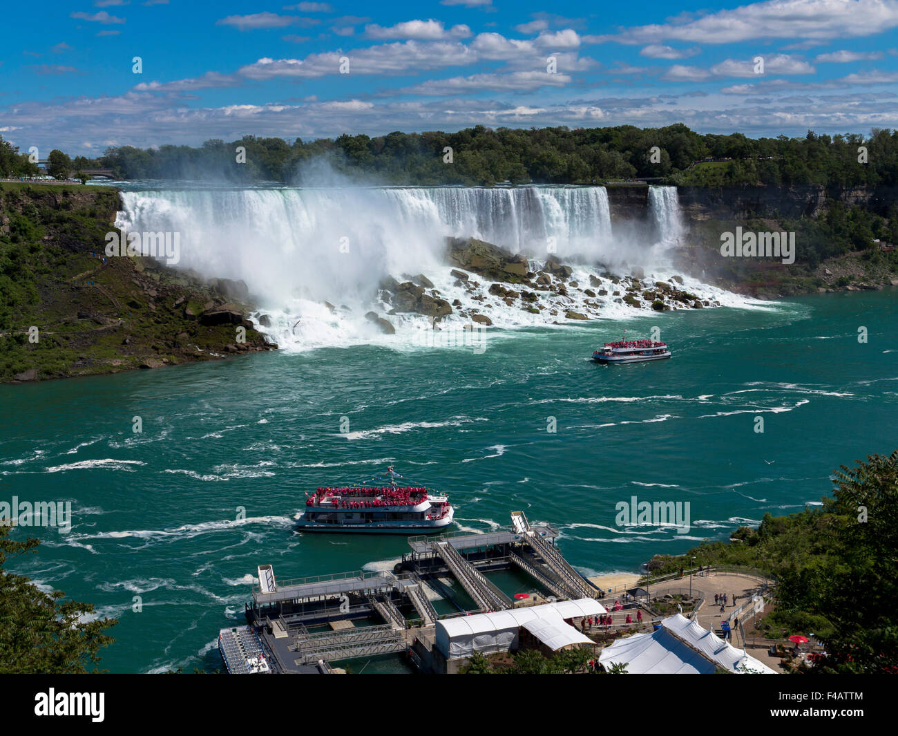 Hornblower Niagara Falls tour boat with American Falls in the ...