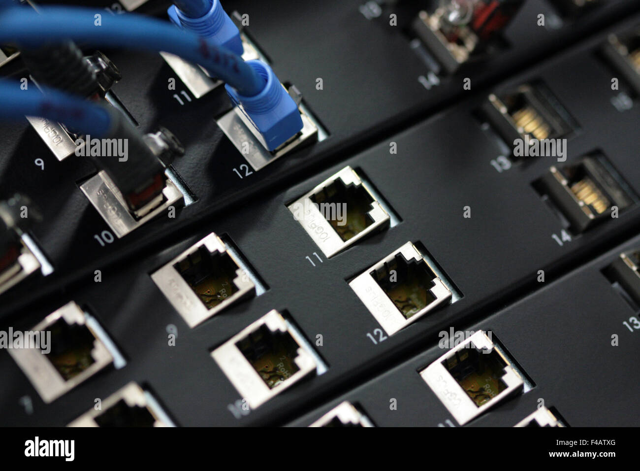 Cabling hi-res stock photography and images - Alamy