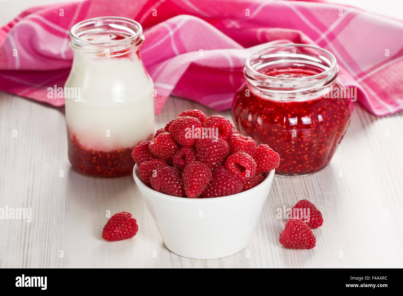 Raspberry and yogurt hi-res stock photography and images - Alamy