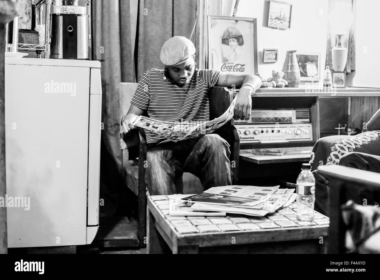 Back in back Black and White Stock Photos & Images - Alamy