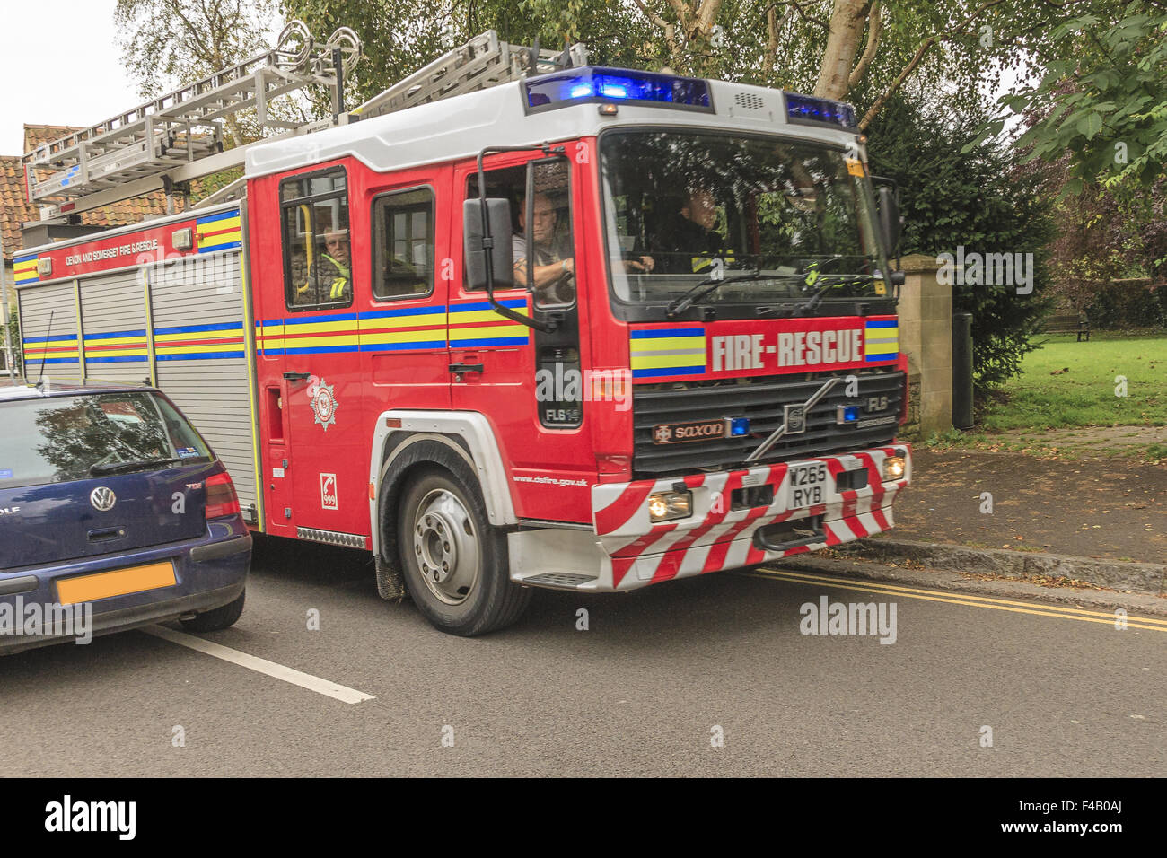 Fire engine emergency blue lights uk hi-res stock photography and ...