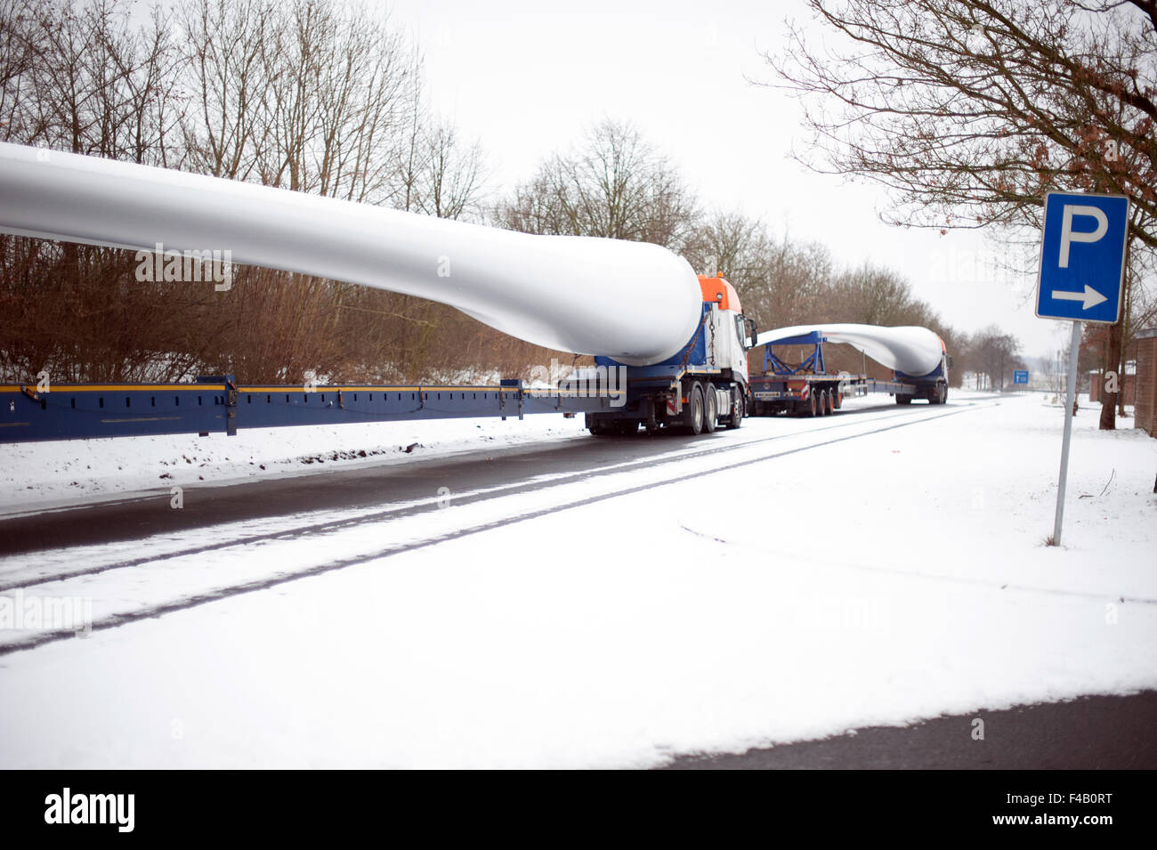 Heavy transport wind turbine blade hi-res stock photography and images ...