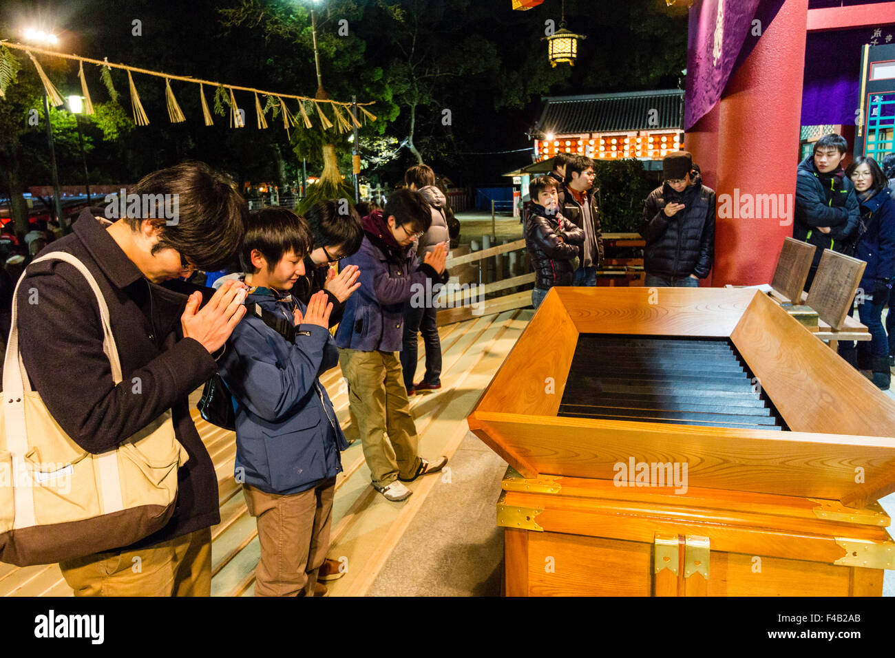 Saisen box hi-res stock photography and images - Alamy