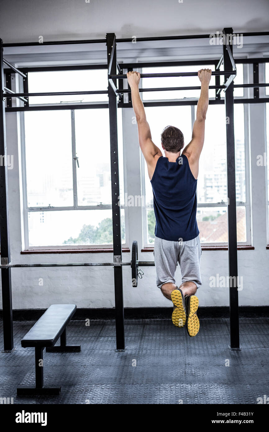 Fit man doing pull ups Stock Photo - Alamy