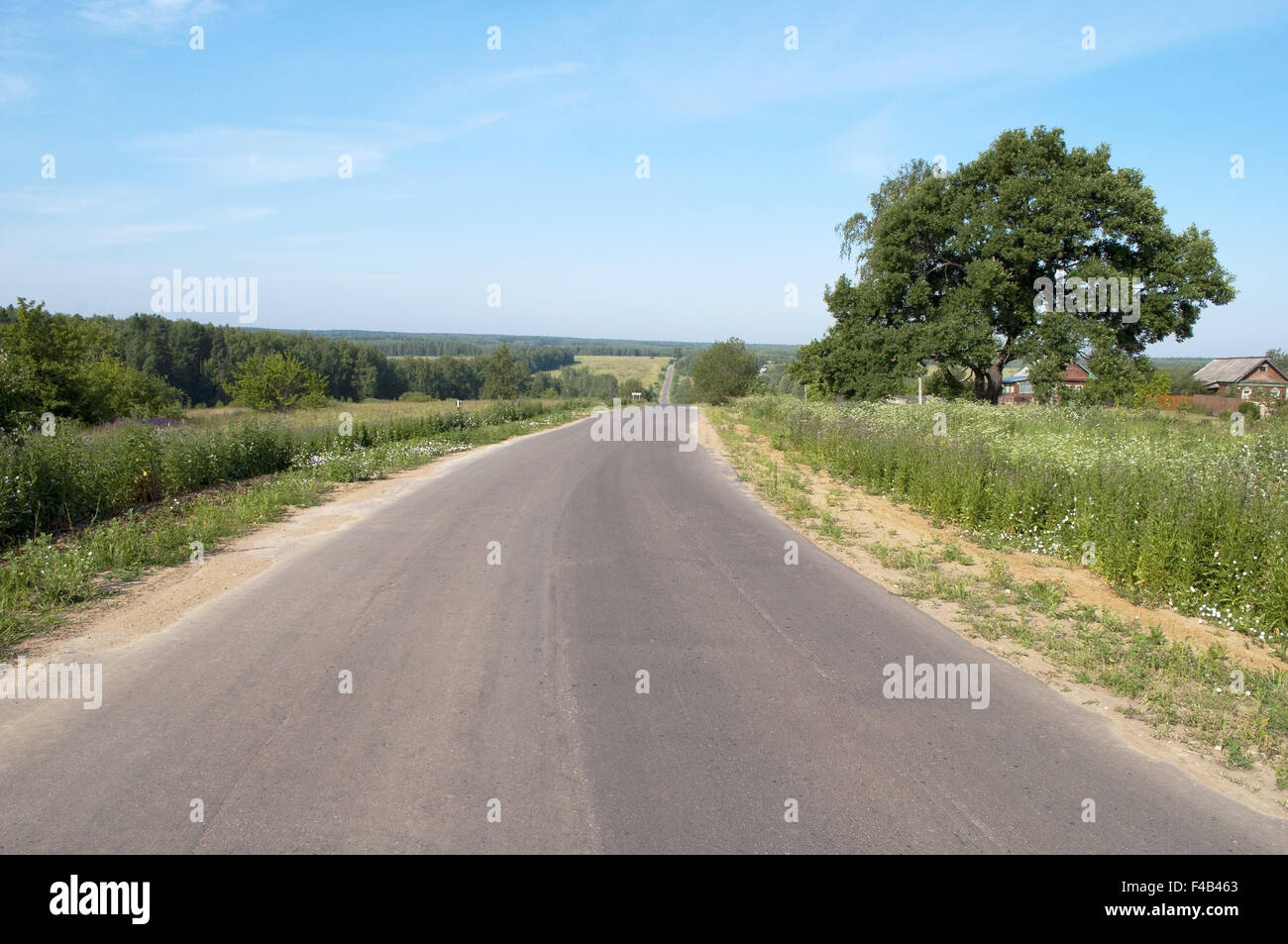 Very long road hi-res stock photography and images - Alamy