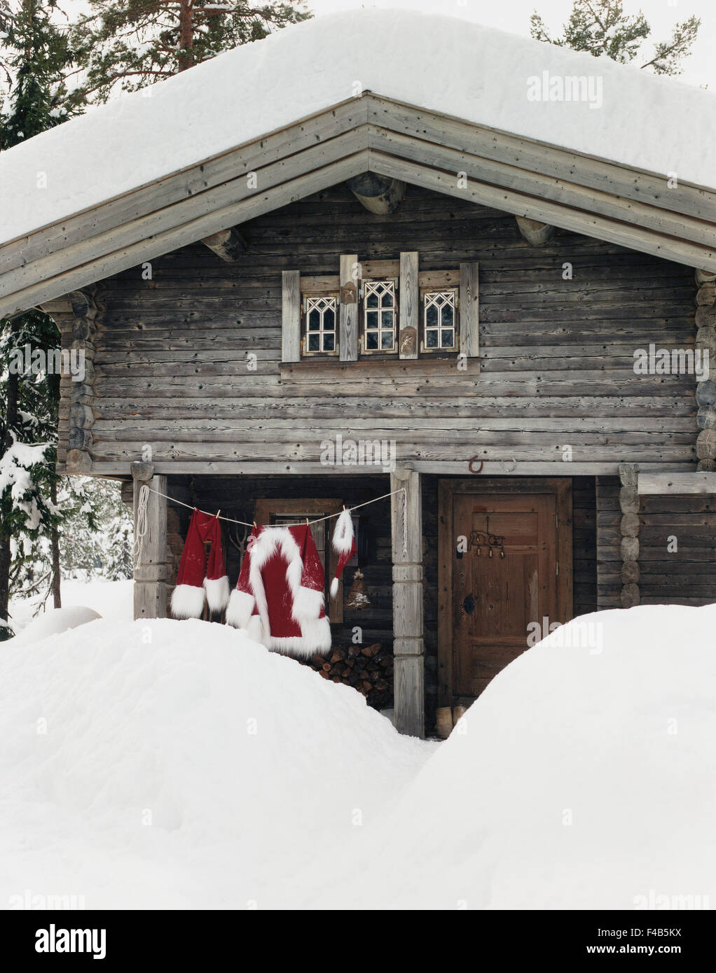 Washing line snow hi-res stock photography and images - Alamy