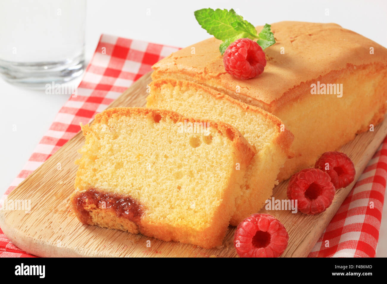 sliced pound cake and fresh raspberries Stock Photo - Alamy