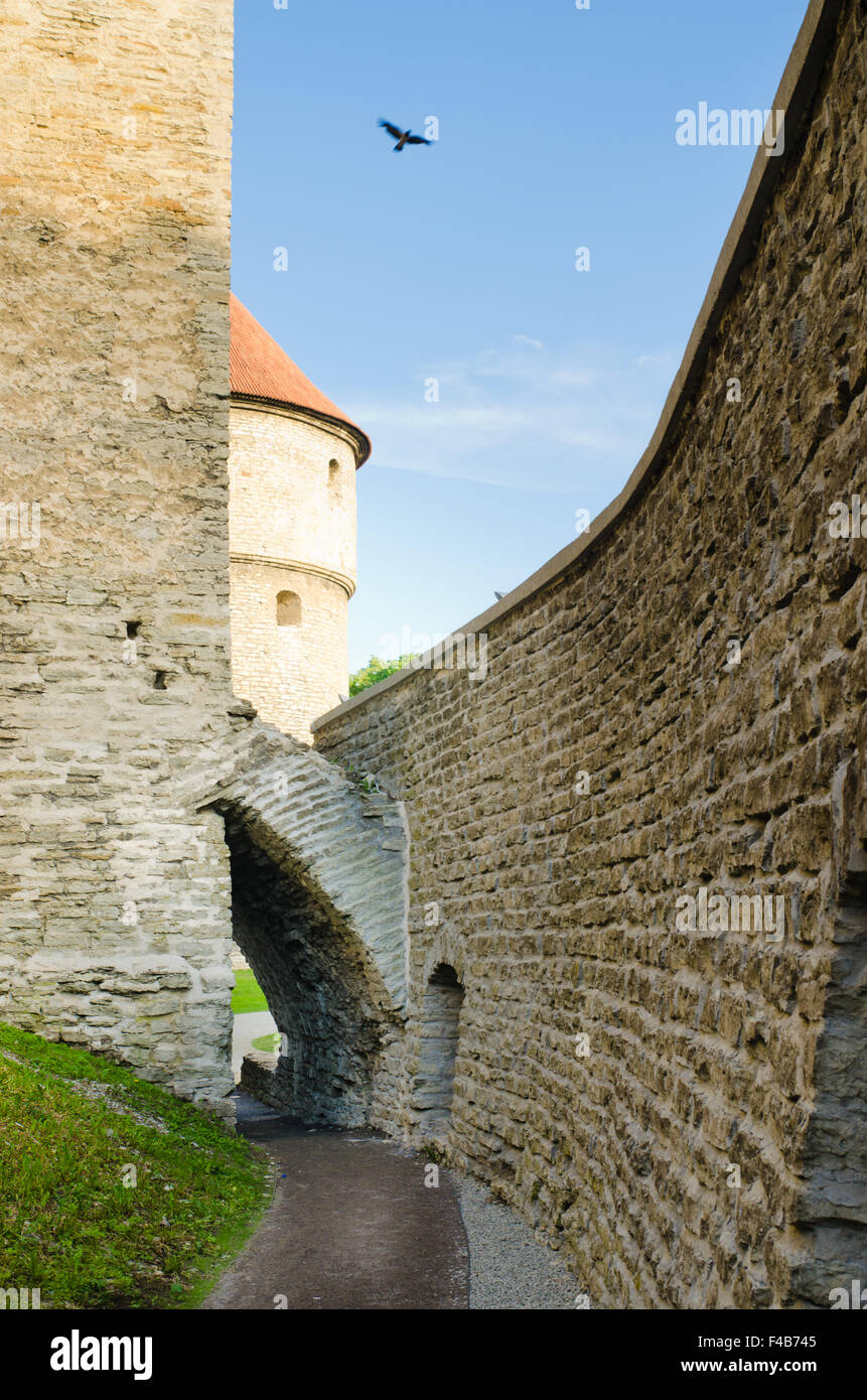 Round towers medieval hi-res stock photography and images - Alamy