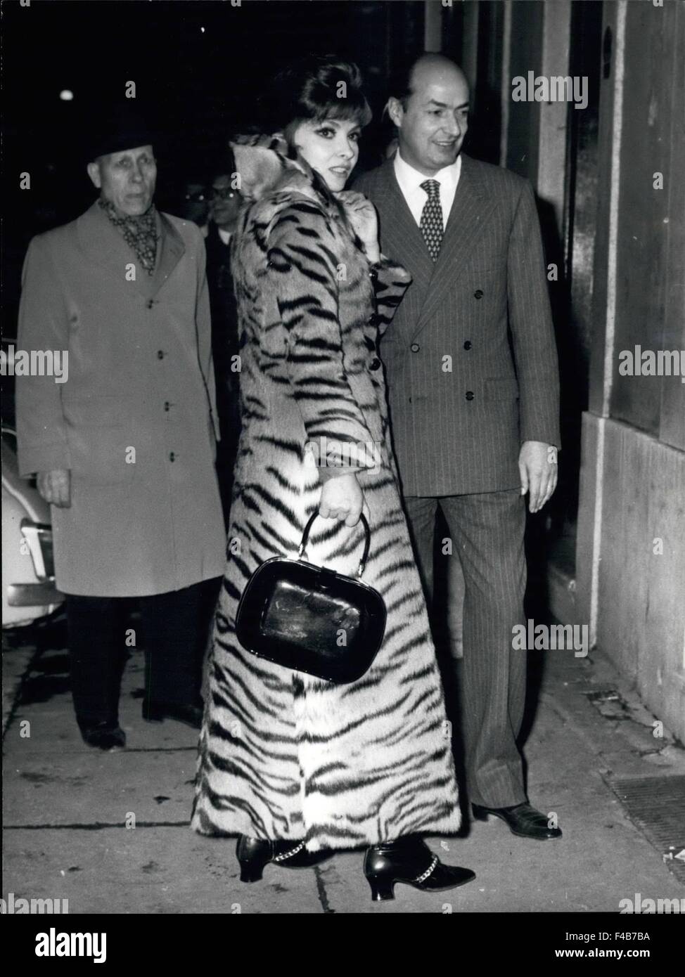 1966 - Gina LOLLOBRIGIDA, the beautiful screen star, seen in ''maxi ...