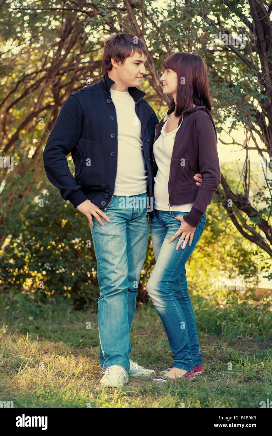 College couple hugging hi-res stock photography and images - Alamy