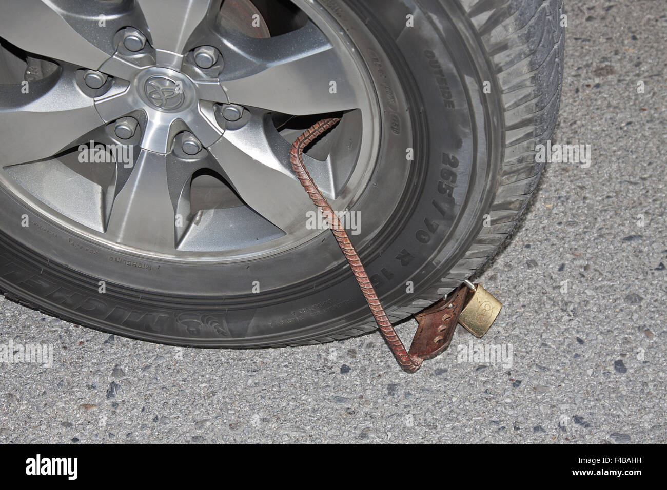 Immobiliser hi-res stock photography and images - Alamy