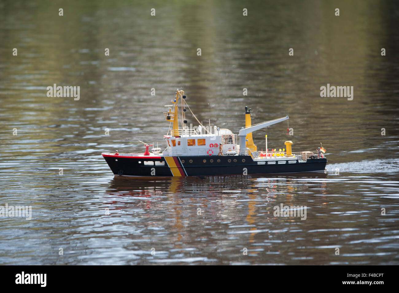 Ship model construction hi-res stock photography and images - Alamy