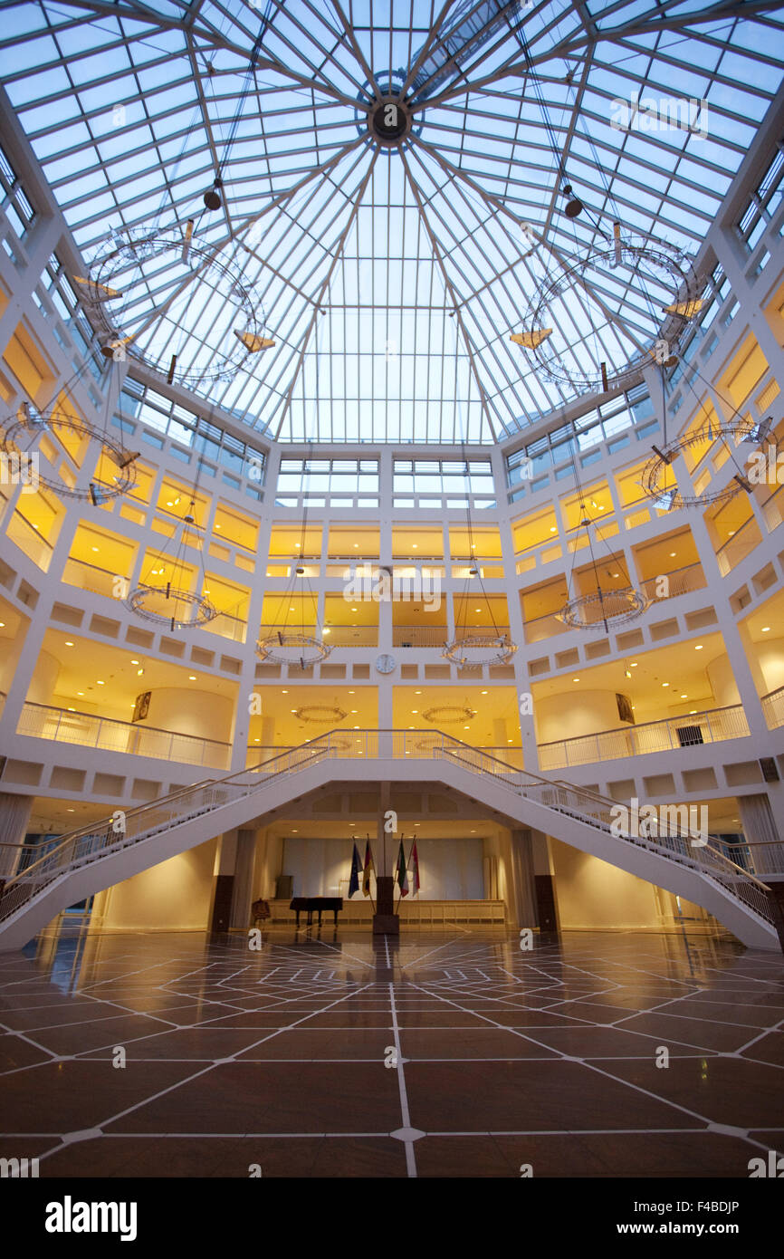 Atrium halle hi-res stock photography and images - Alamy