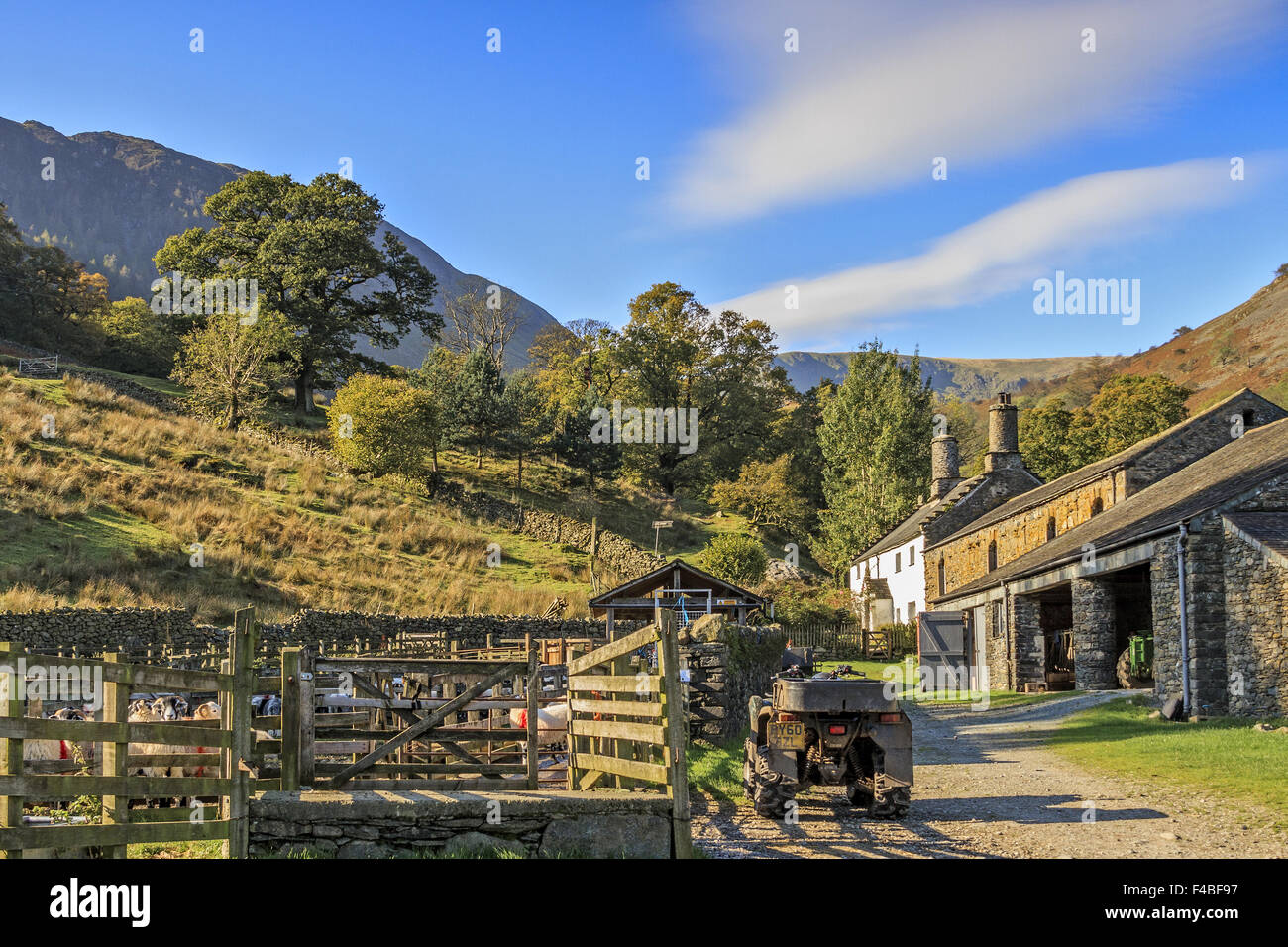 Farm hill uk hi-res stock photography and images - Alamy