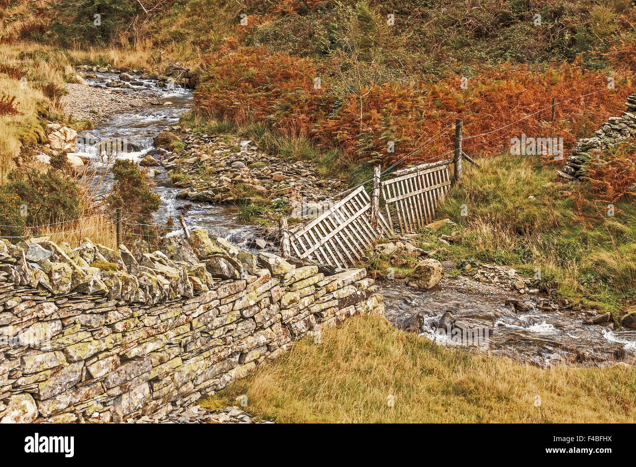 Broken fence hi-res stock photography and images - Alamy