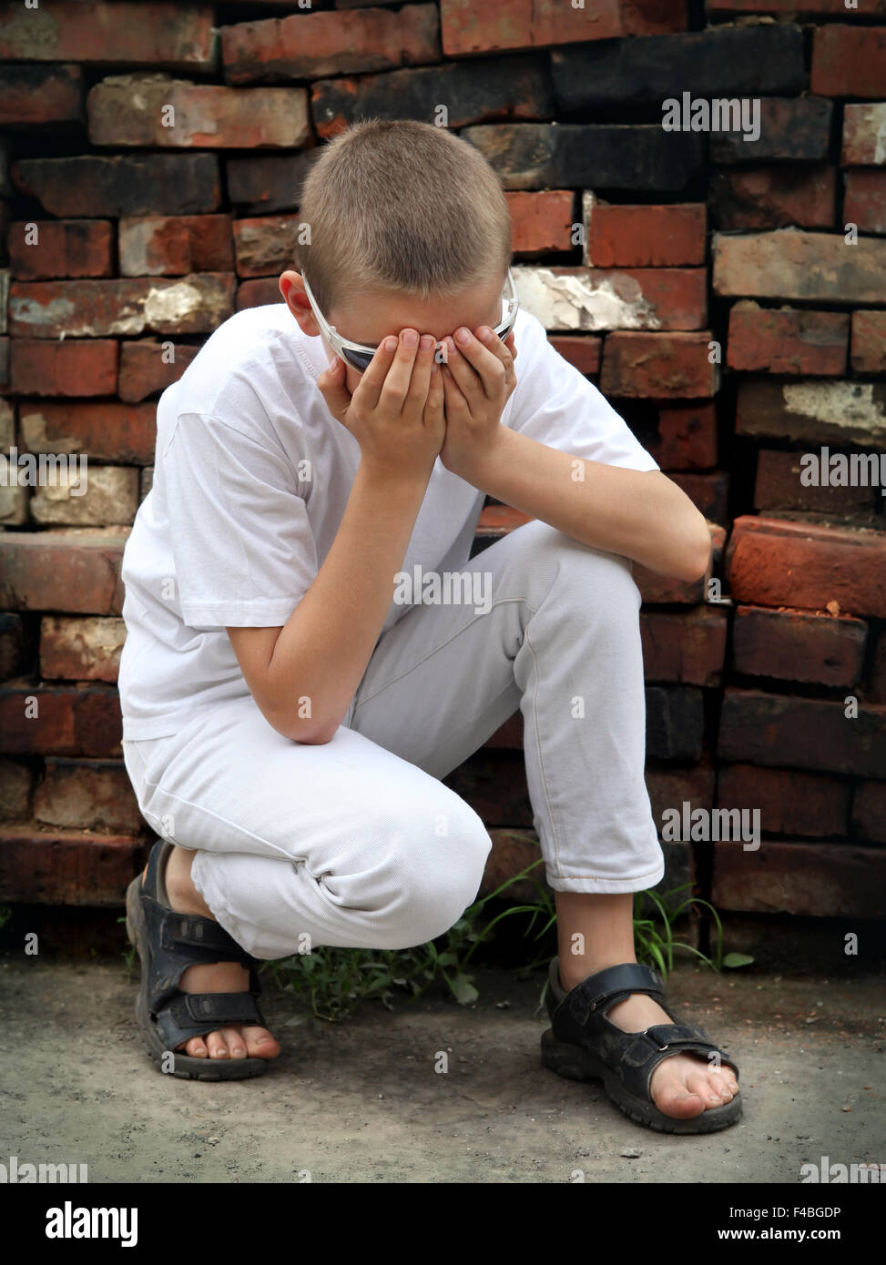 Boy sad hi-res stock photography and images - Alamy