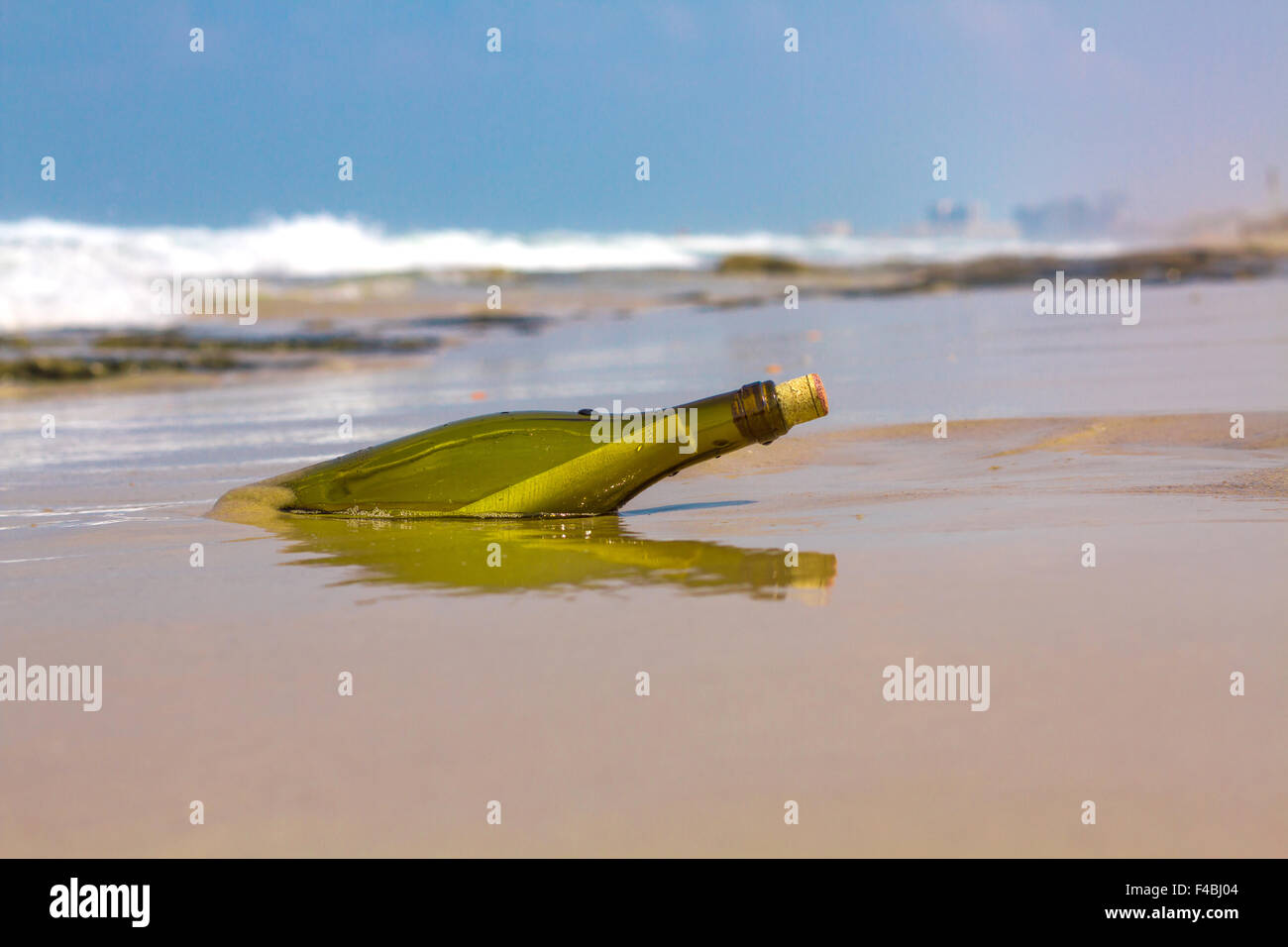Bottle message on tropical hi-res stock photography and images - Alamy