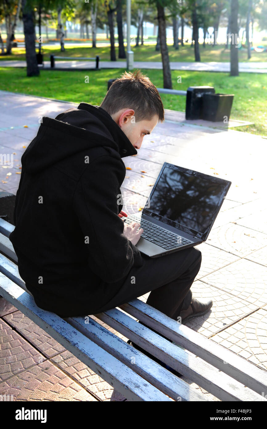 Outdoor laptop hi-res stock photography and images - Alamy