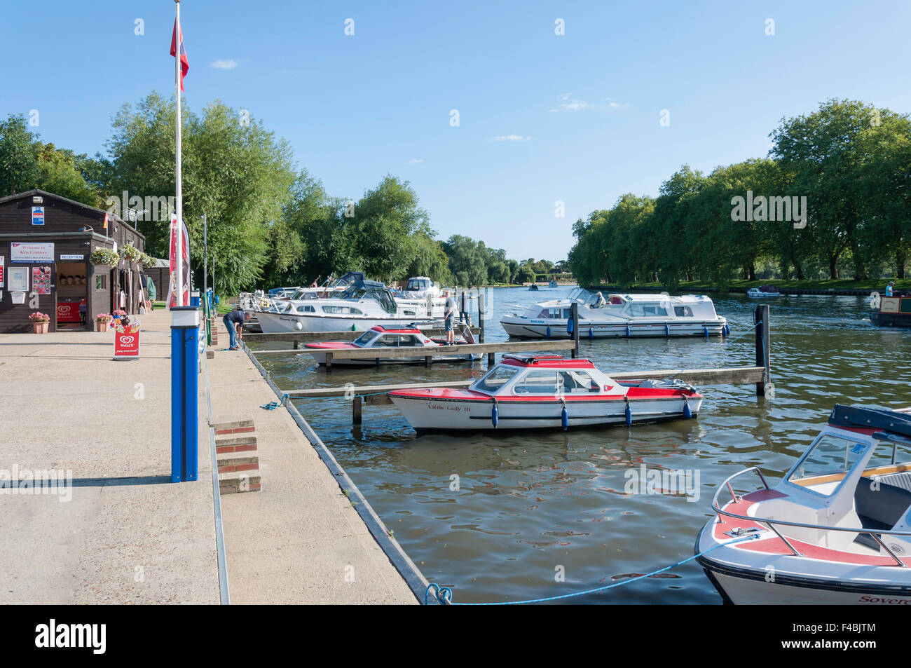 The River Thames waterfront marina (Kriss Cruises), Southlea Road ...