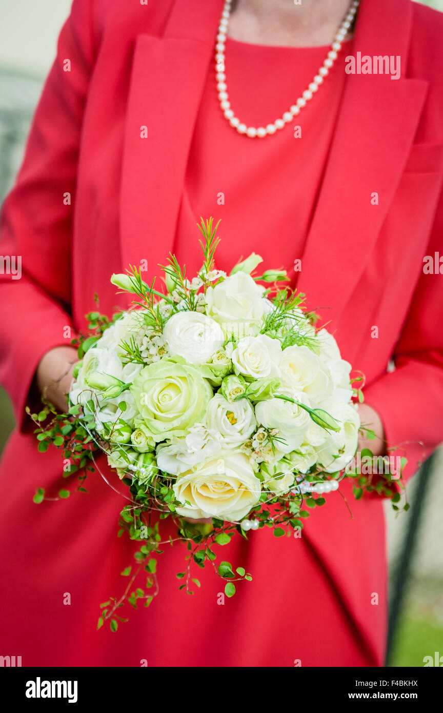 Bride holding bridal bouquet detail hi-res stock photography and images ...