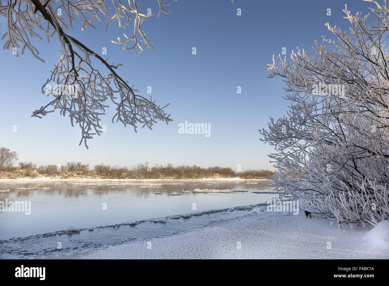 Ice over water hi-res stock photography and images - Alamy