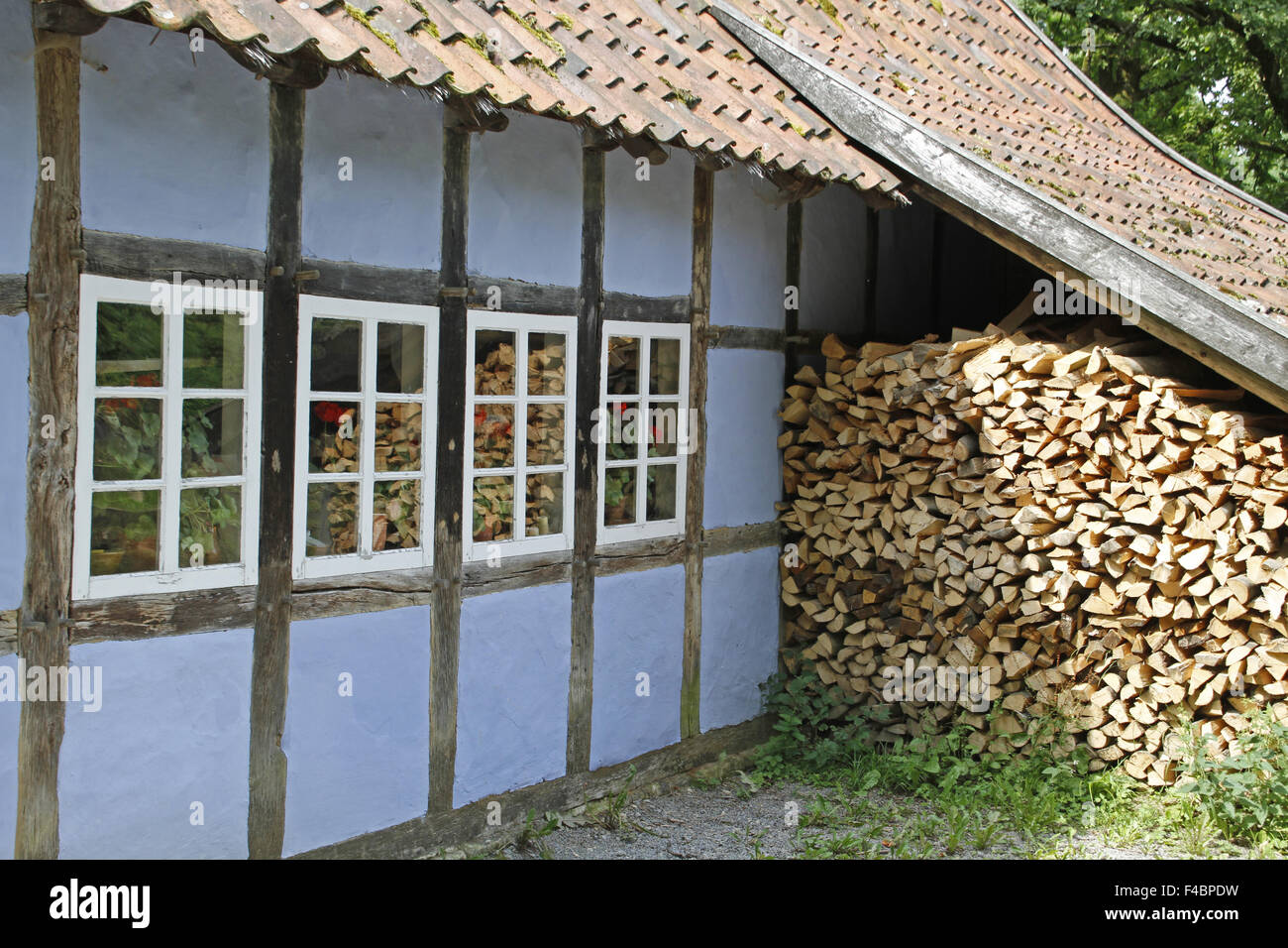 Firewood architecture hi-res stock photography and images - Alamy