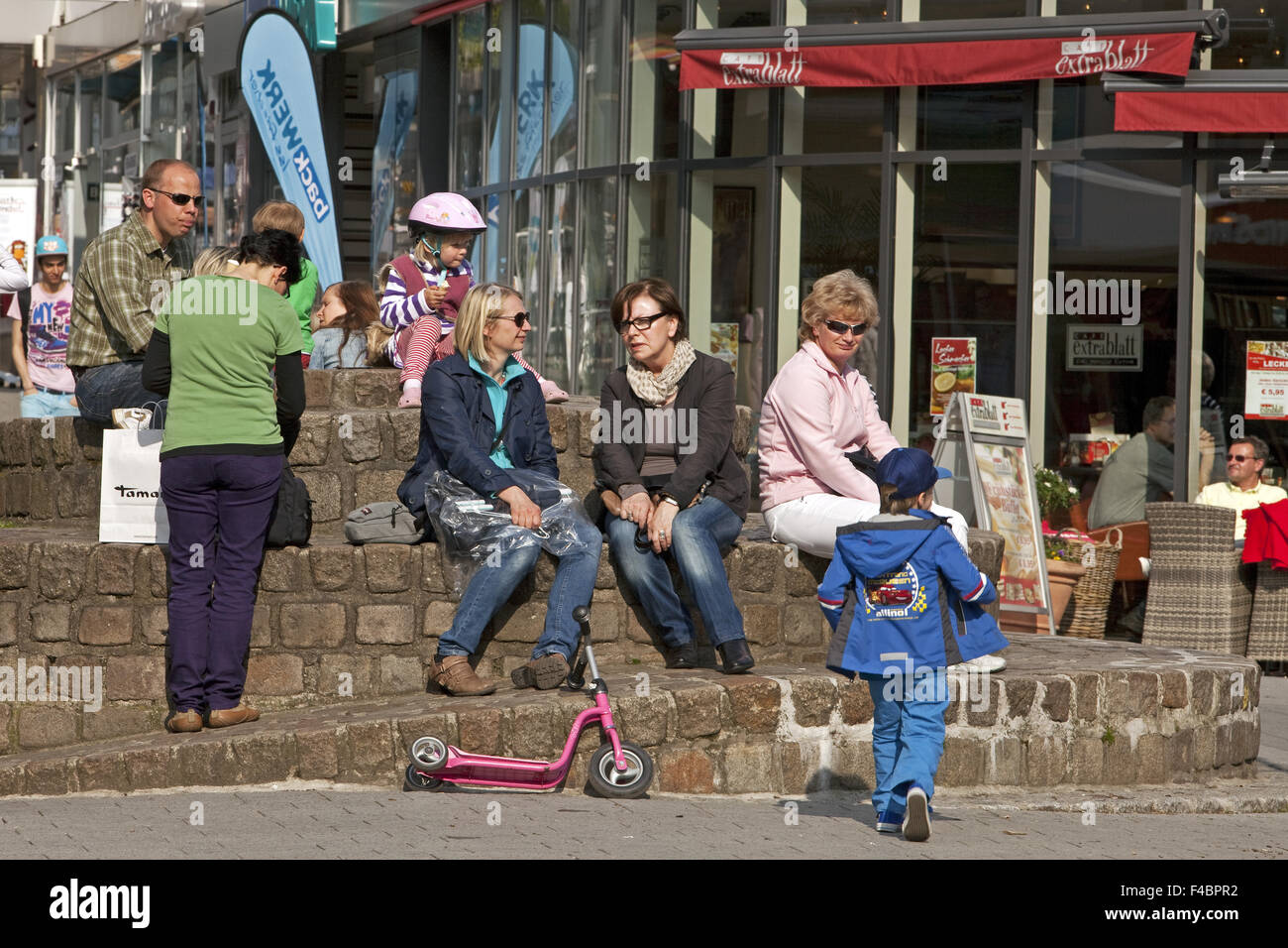 People in zentrum hi-res stock photography and images - Alamy