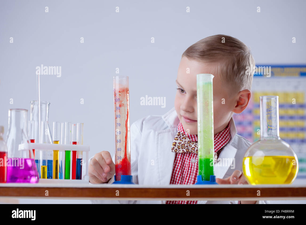 Scientist experiment chemical reaction hi-res stock photography and ...