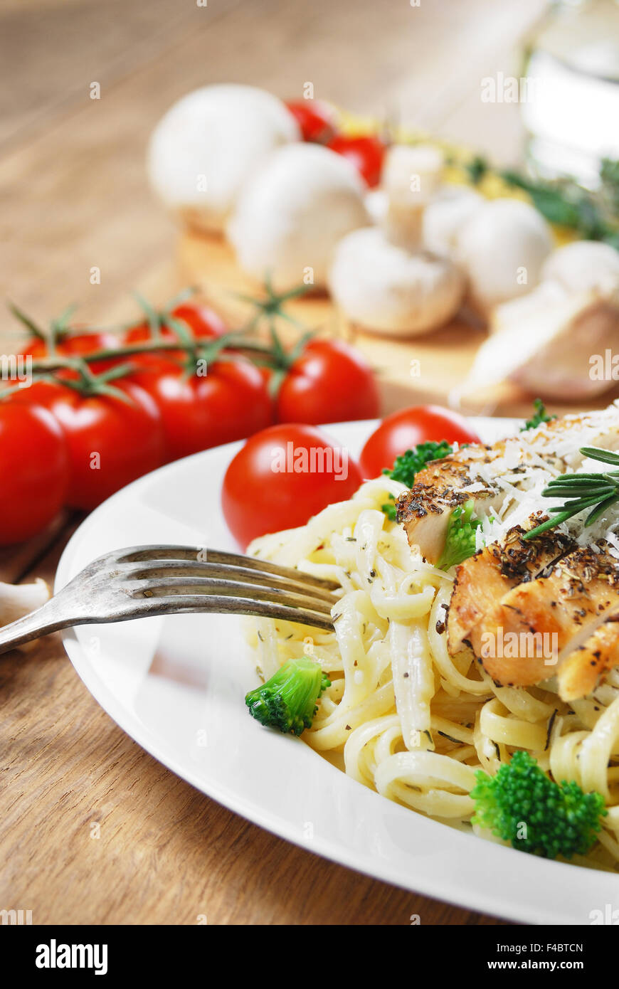 Chicken spaghetti bolognese hi-res stock photography and images - Alamy