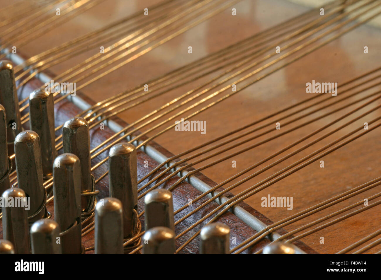 Hammered dulcimer hi-res stock photography and images - Alamy