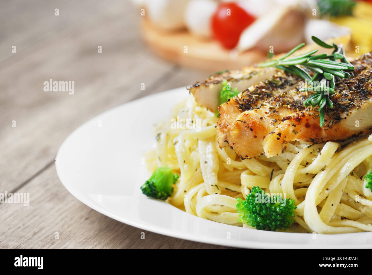 Chicken spaghetti bolognese hi-res stock photography and images - Alamy