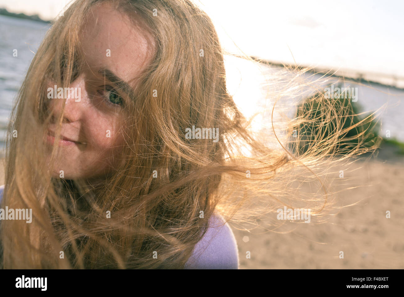 Head and shoulders windy hi-res stock photography and images - Alamy
