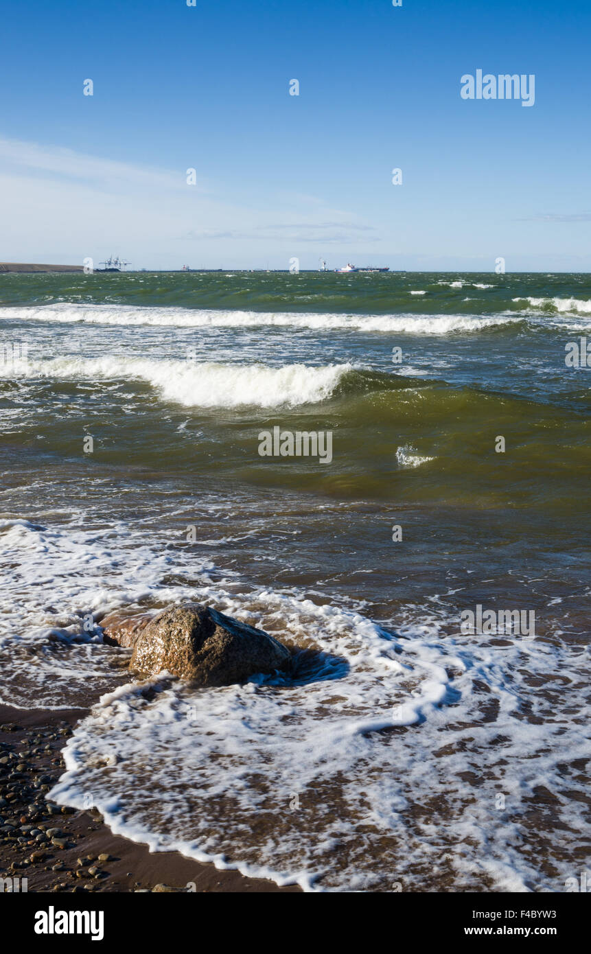 Lapping waves hi-res stock photography and images - Alamy