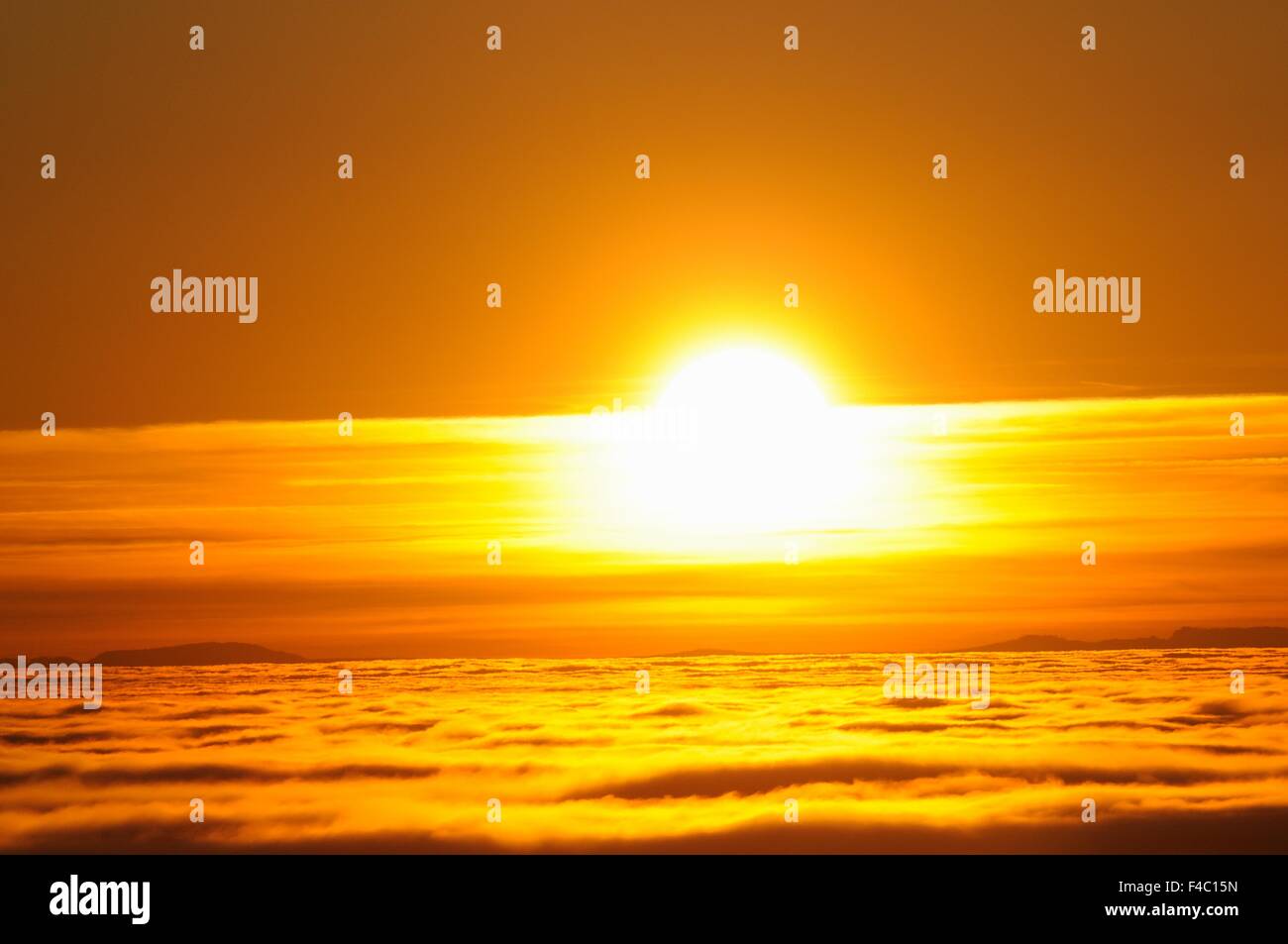 Fog over sea hi-res stock photography and images - Alamy