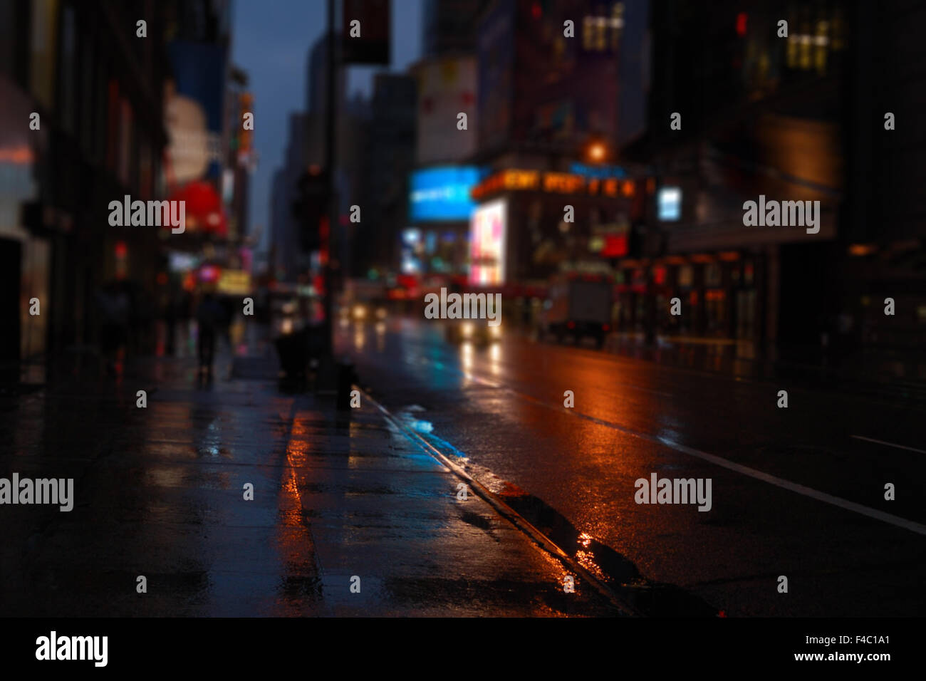 Blurred fifth avenue manhattan new hi-res stock photography and images ...