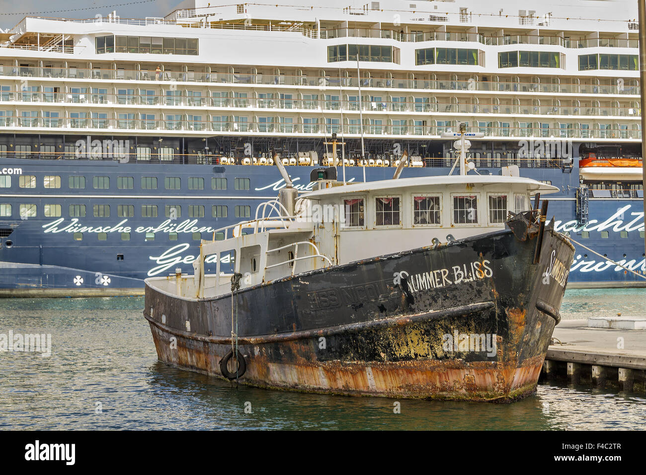 Cruise ship curacao hi-res stock photography and images - Alamy
