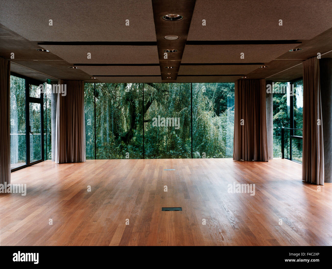 An Empty Room Stock Photo - Alamy