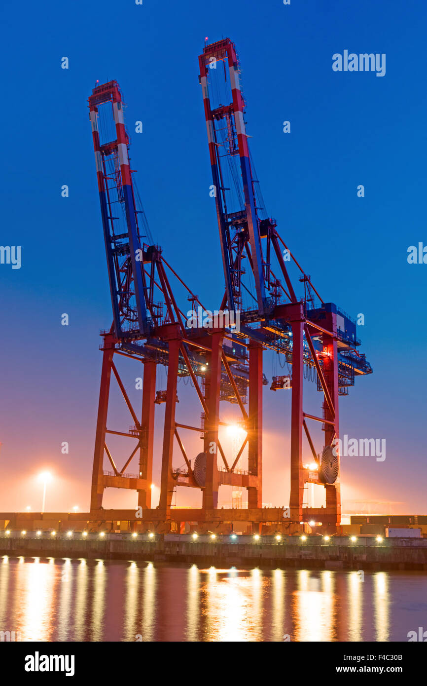Container cranes hi-res stock photography and images - Alamy