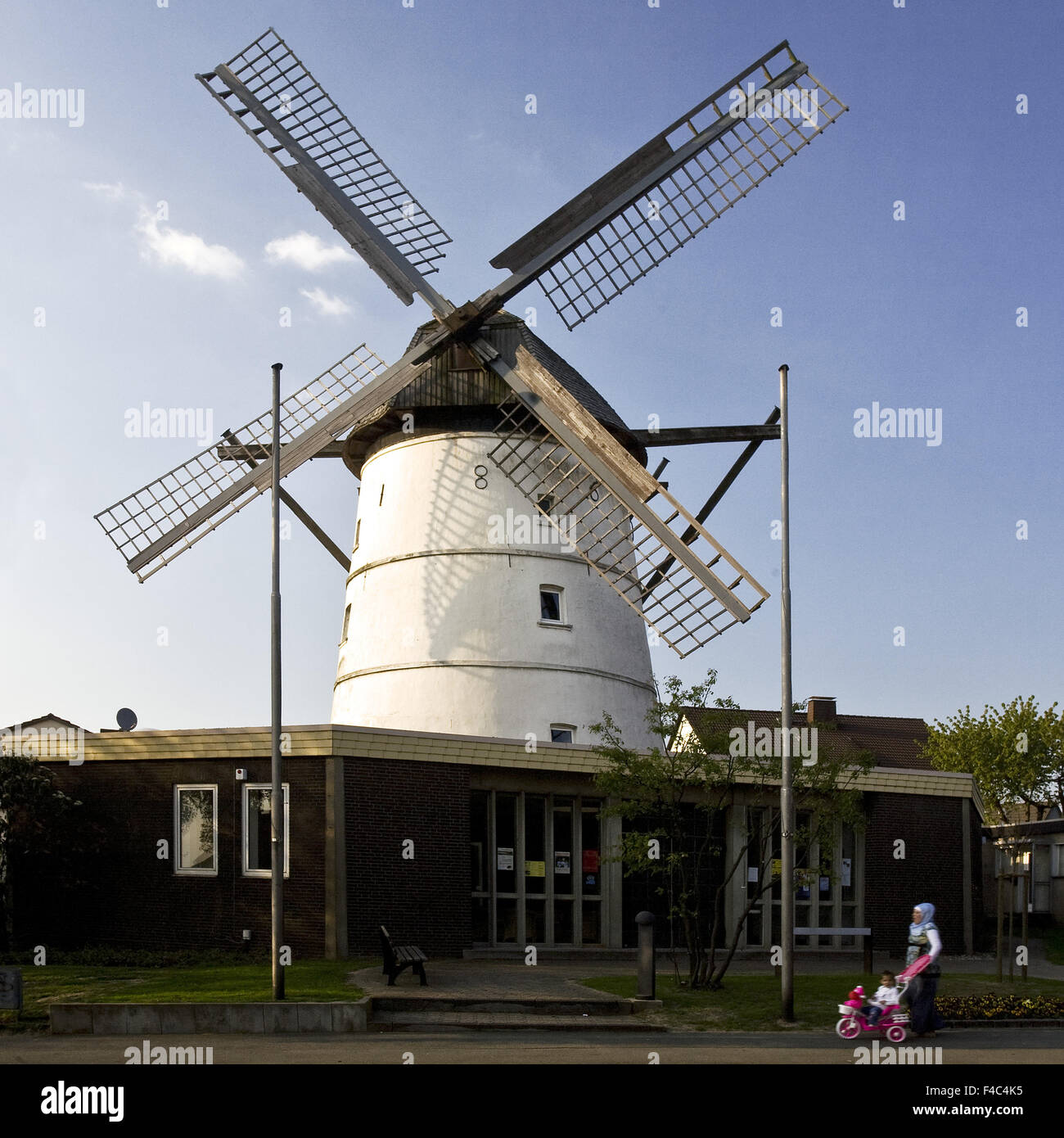 Windmill e hi-res stock photography and images - Alamy