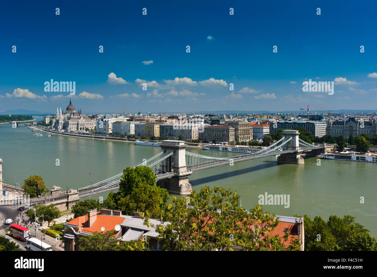 The iconic Chain bridge crossing the Danube river in Budapest, Hungary ...