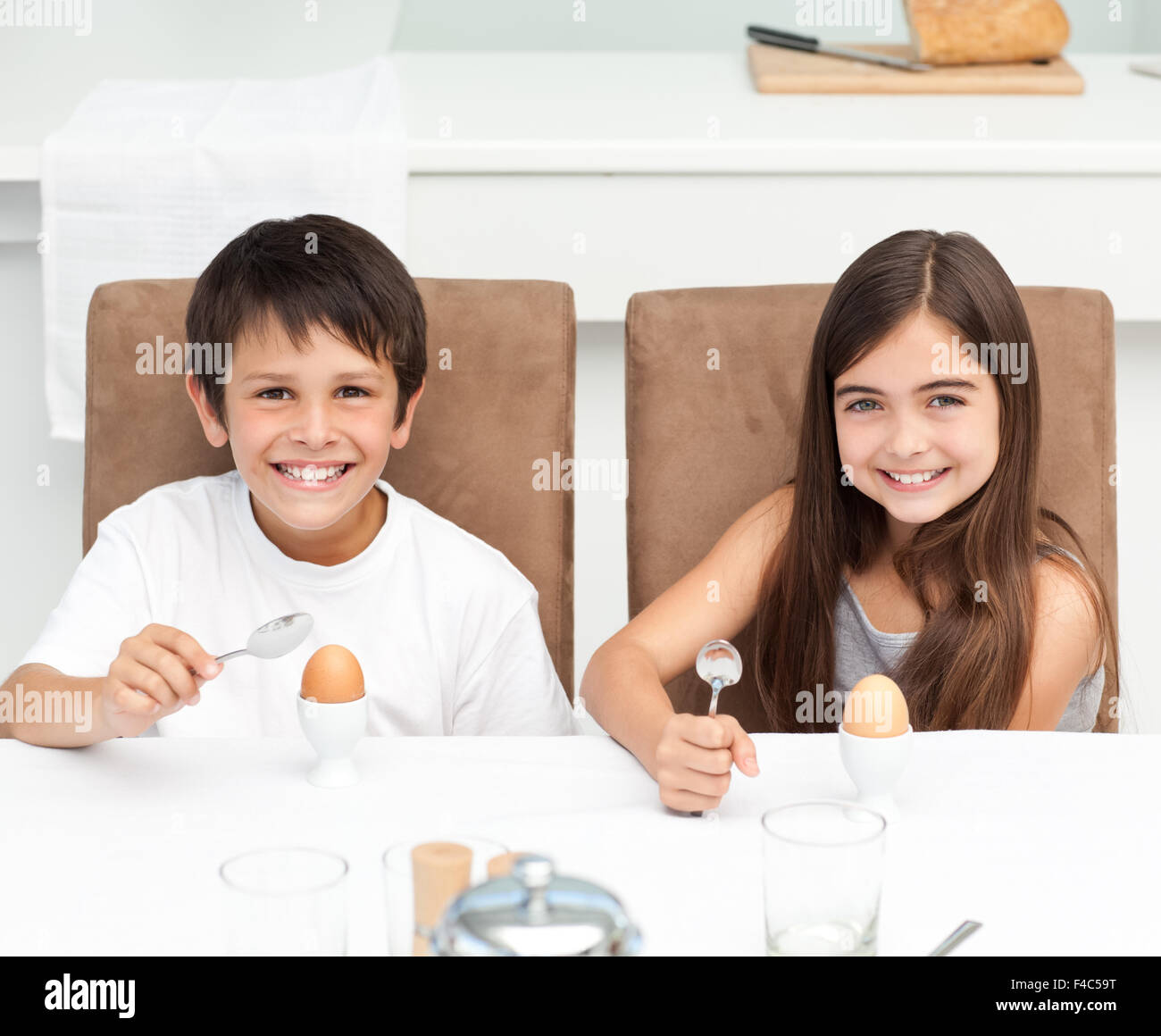 Children having breakfast in the kitchen Stock Photo - Alamy