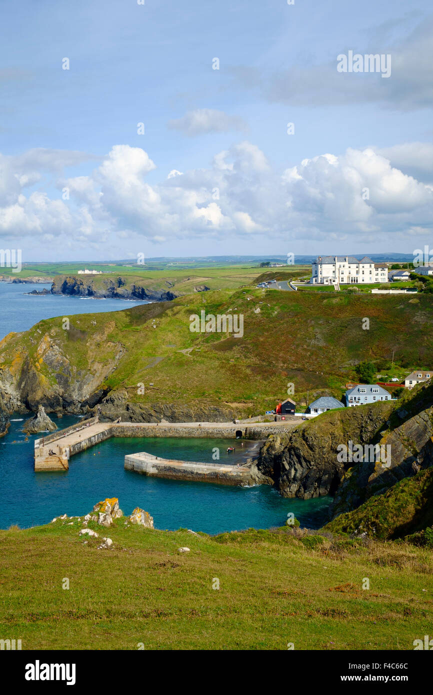 Mullion Cove from the South West Coast path, Mullion, Lizard Peninsula ...