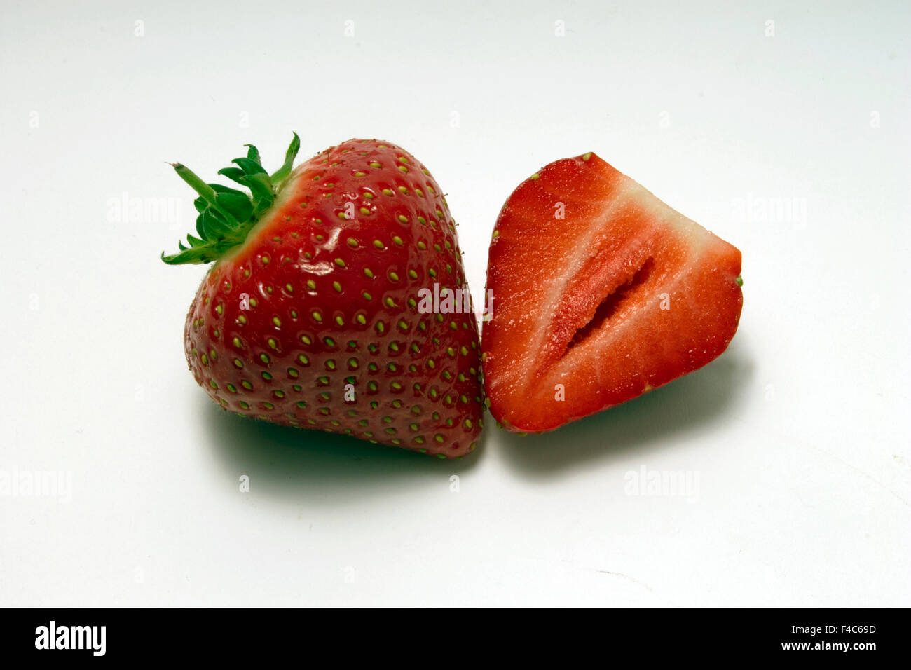 Sliced strawberry hi-res stock photography and images - Alamy