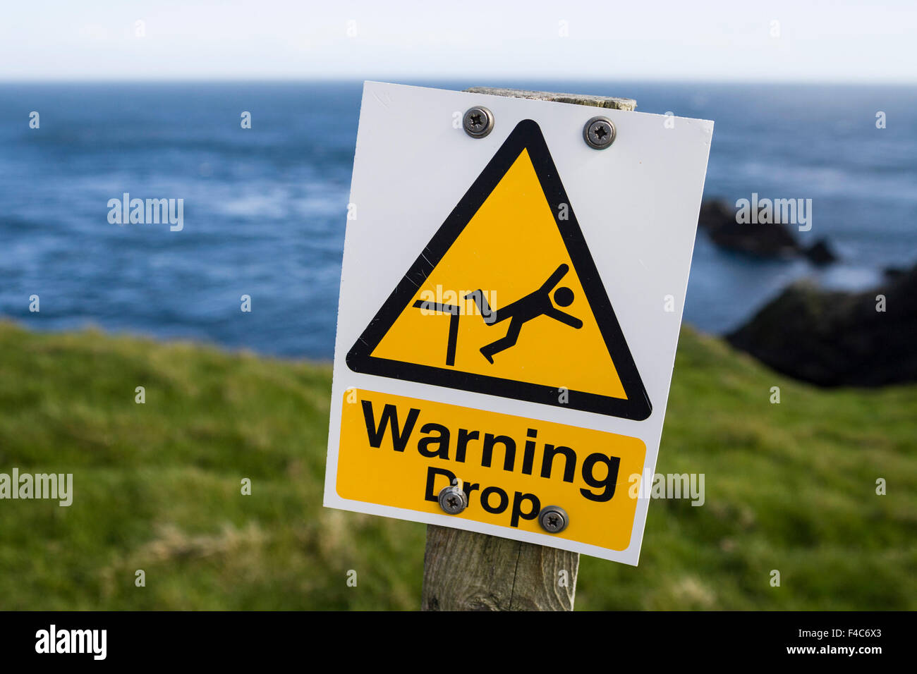Steep drop warning sign hi-res stock photography and images - Alamy