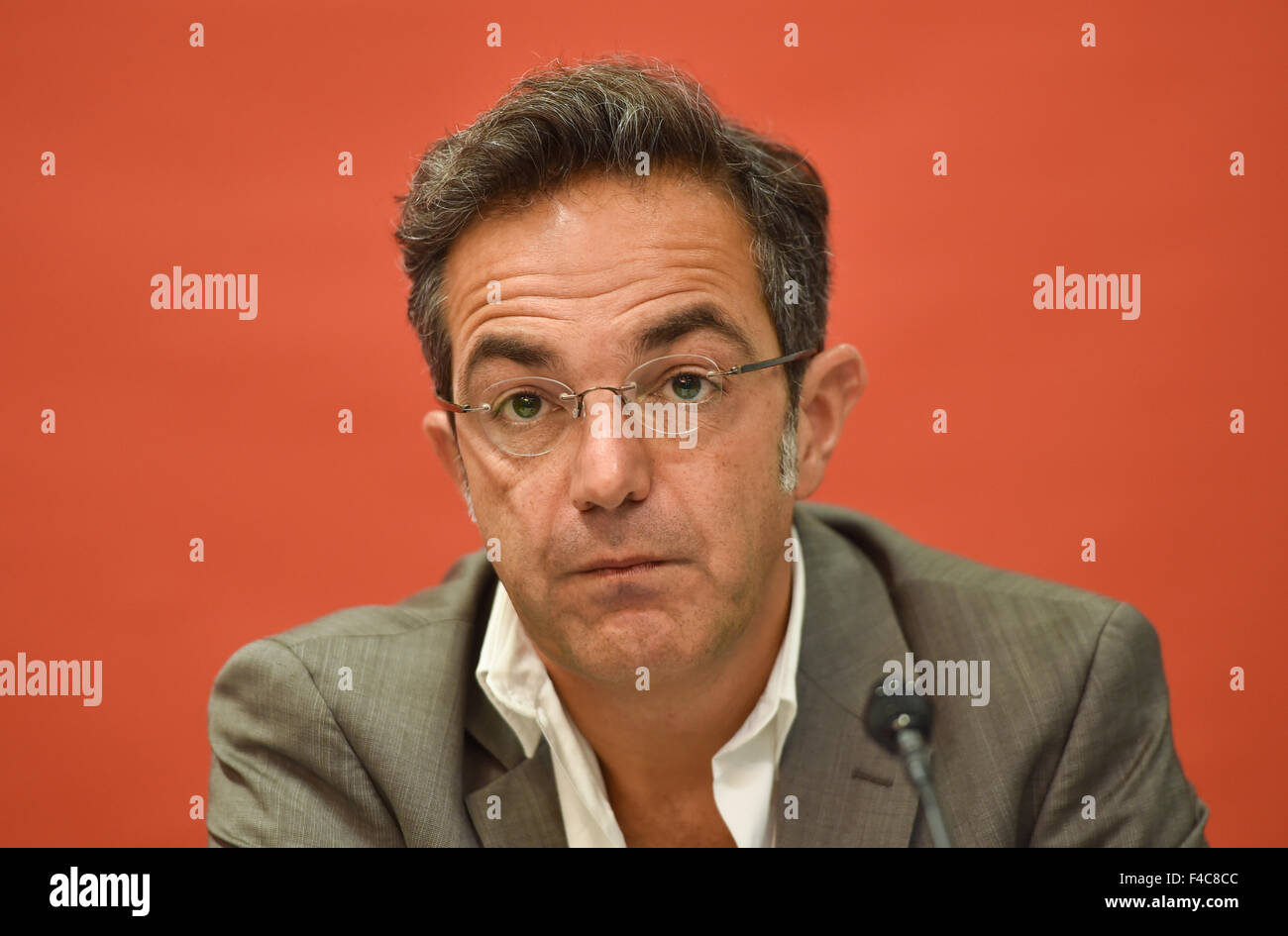 Frankfurt, Germany, 16th Oct, 2015. Author Navid Kermani speaking at a ...