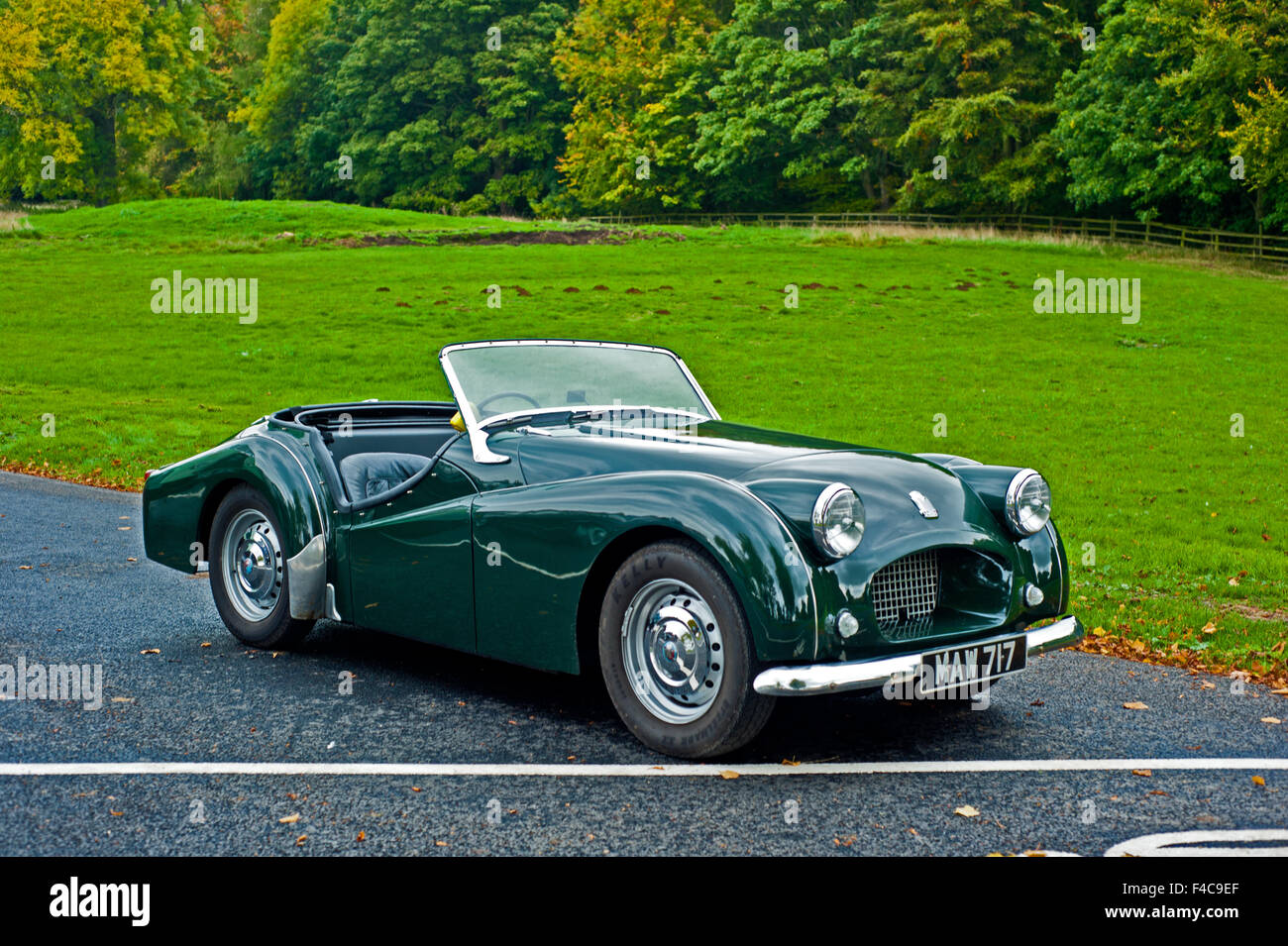 Triumph tr2 hi-res stock photography and images - Alamy