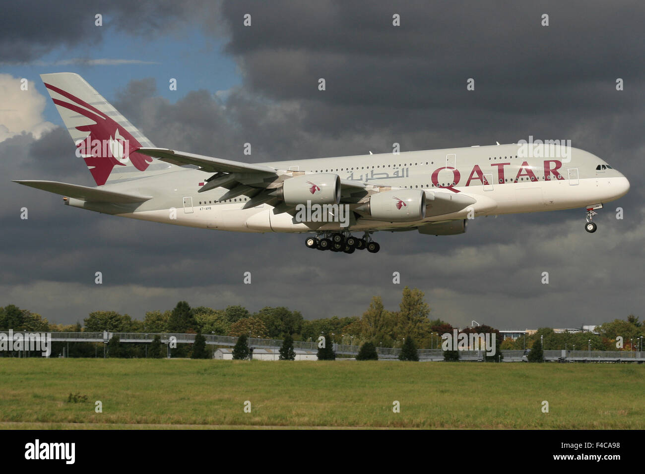 Qatar airways a380 hi-res stock photography and images - Alamy