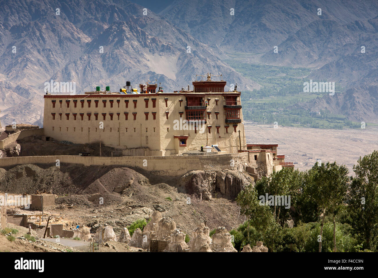Stok royal palace hi-res stock photography and images - Alamy