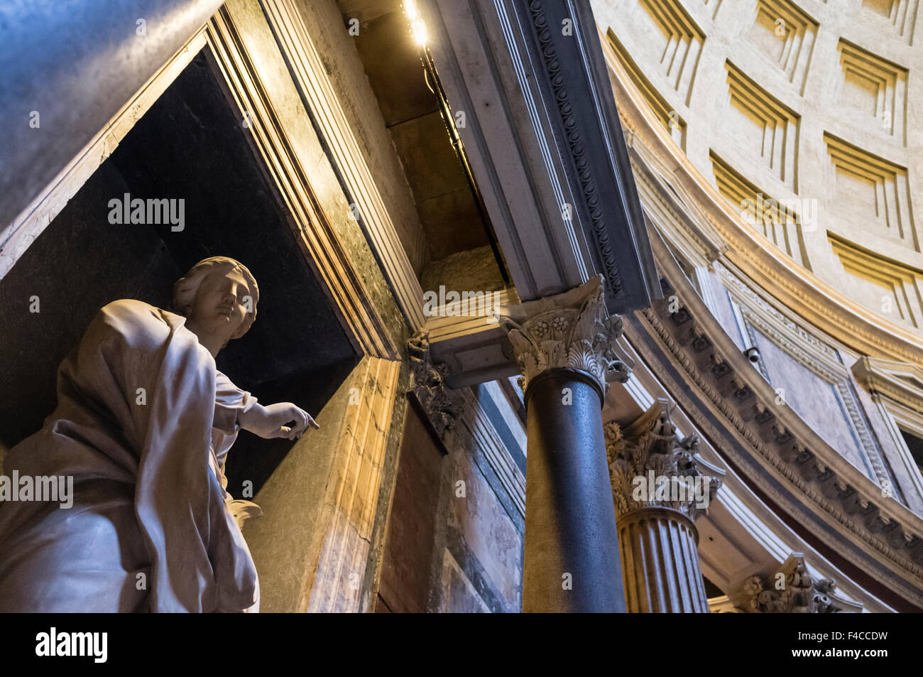 Ancient statue inside pantheon hi-res stock photography and images - Alamy